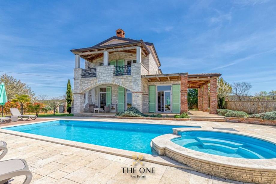 Prekrasna kamena vila s bazenom (prodaja)