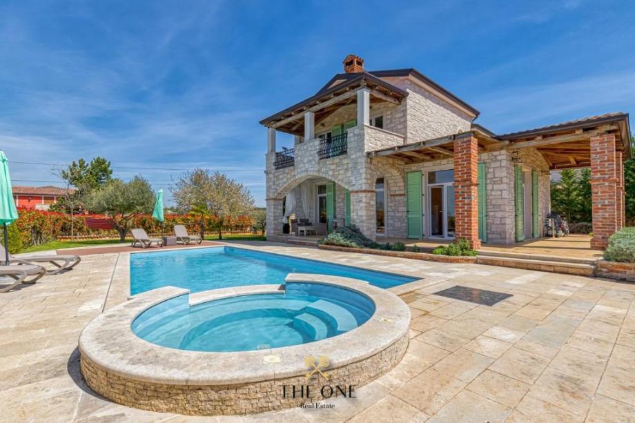 Prekrasna kamena vila s bazenom (prodaja)