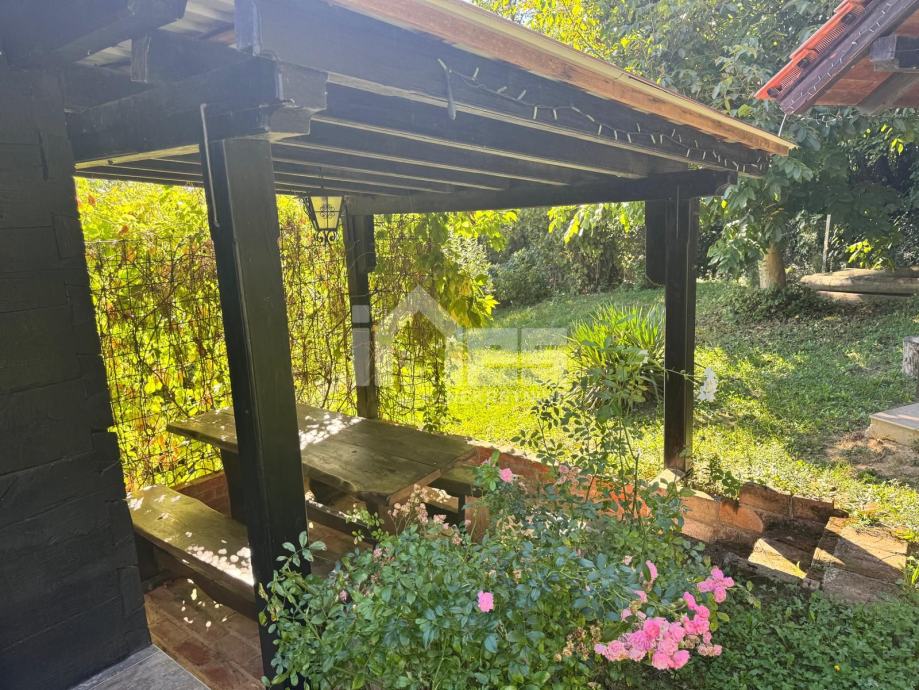 Prekrasna obnovljena drvena vikendica u Donjoj Šemnici – mir, priroda ...