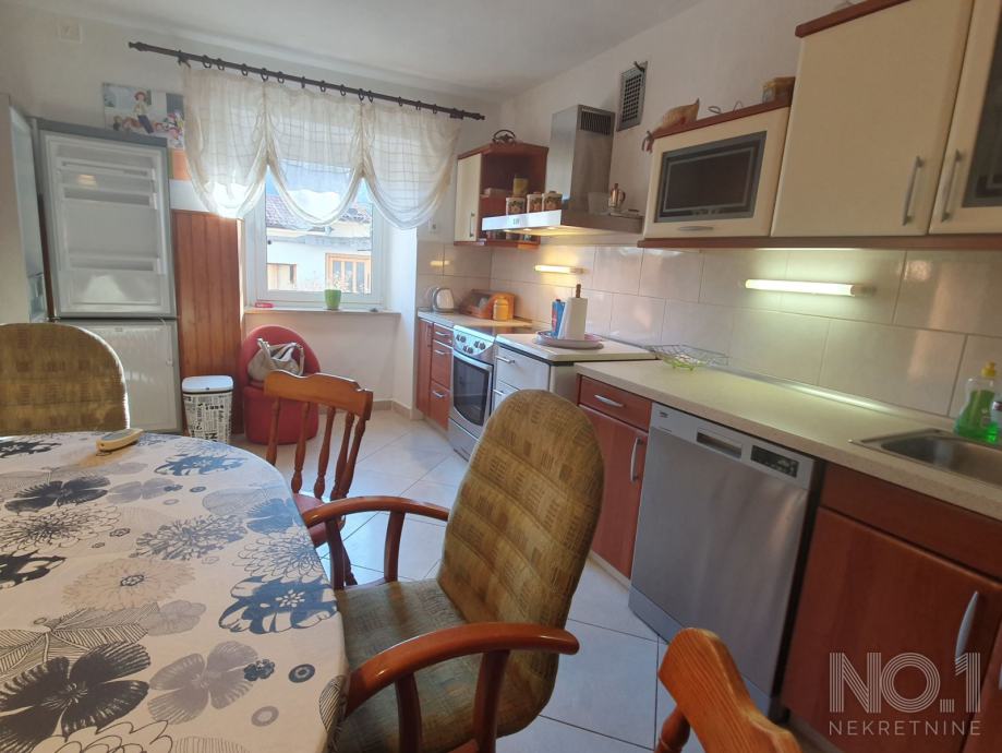 Prekrasna primorska kuća (prodaja)