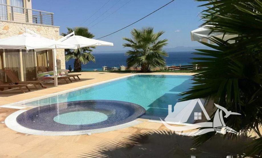 Prekrasna vila i privatni bazen s pogledom na more (prodaja)