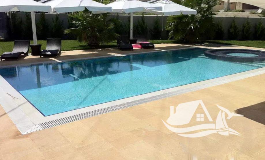 Prekrasna vila i privatni bazen s pogledom na more (prodaja)