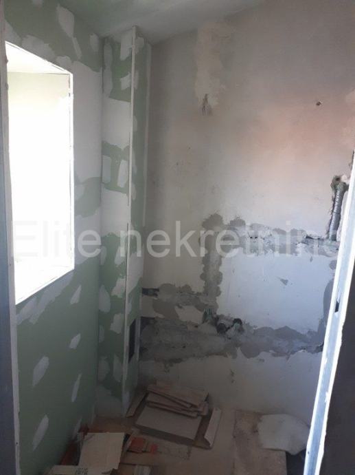 Premantura - kuća sa 4 stana i okućnice! (prodaja)