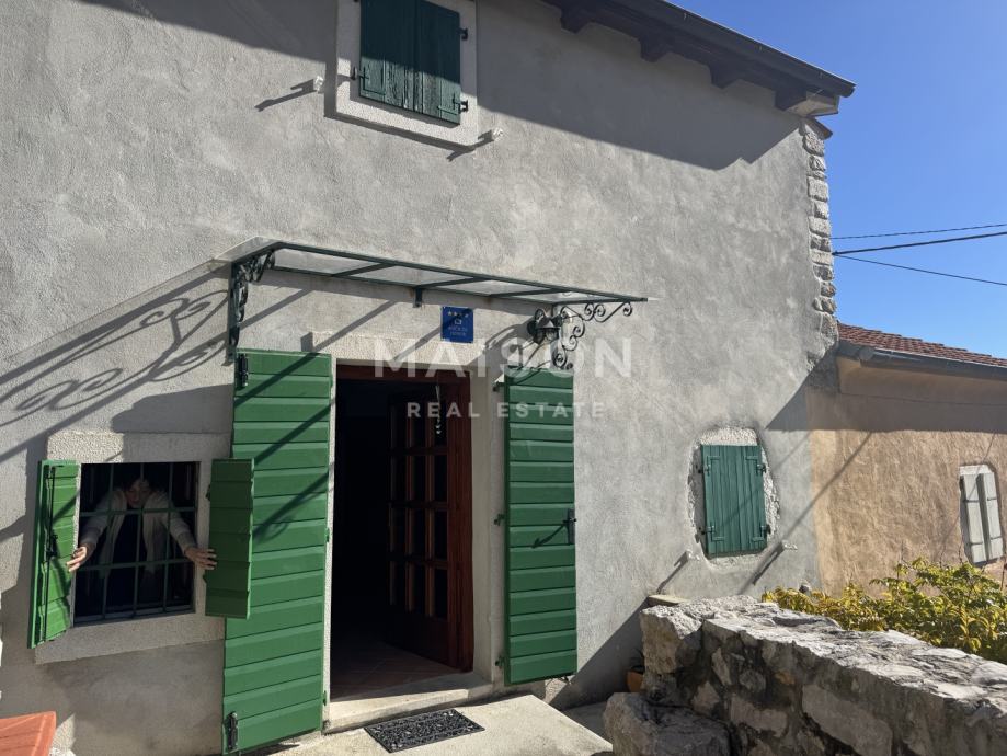 Primorska kuća sa očaravajućim pogledom (prodaja)