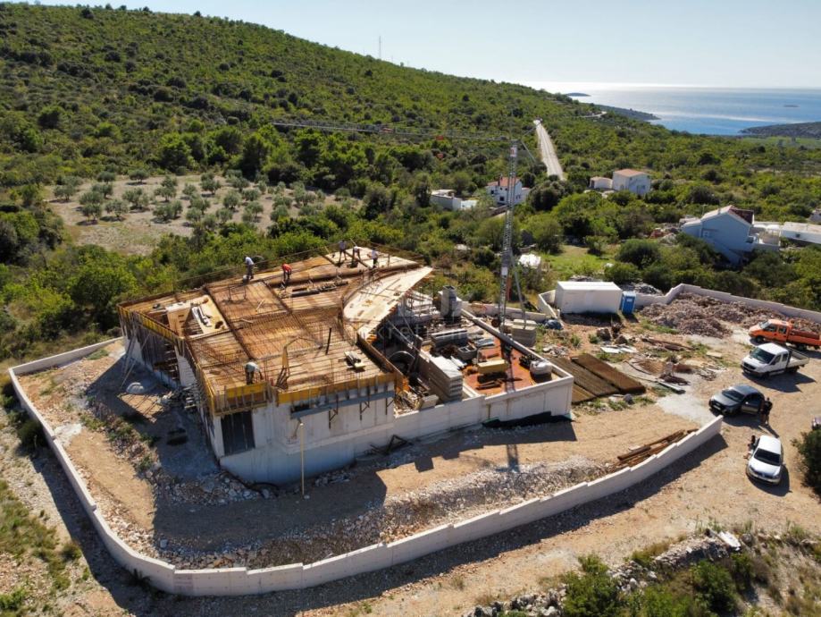 PRIMOŠTEN - Ekskluzivna vila - Sinergija luksuza i privatnosti (prodaja)