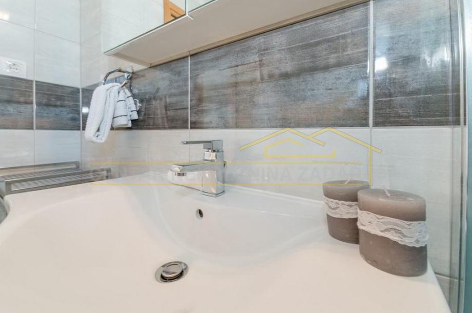 Privlaka, kamena vila s bazenom (prodaja)