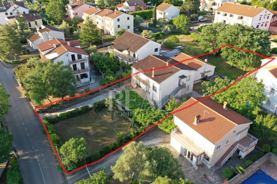 Prodaja kuće i projekta vile na 100mt od mora Vantačićima ! (prodaja)
