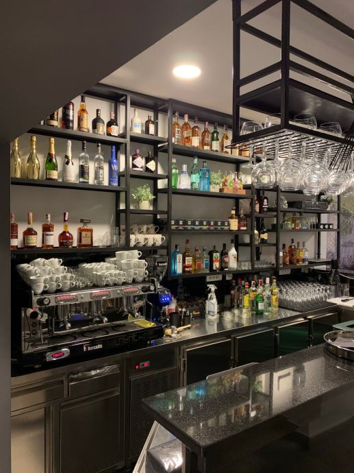 Prodaja firme, poslovanja, restoran, riva Makarska, burger bar Tinel ...