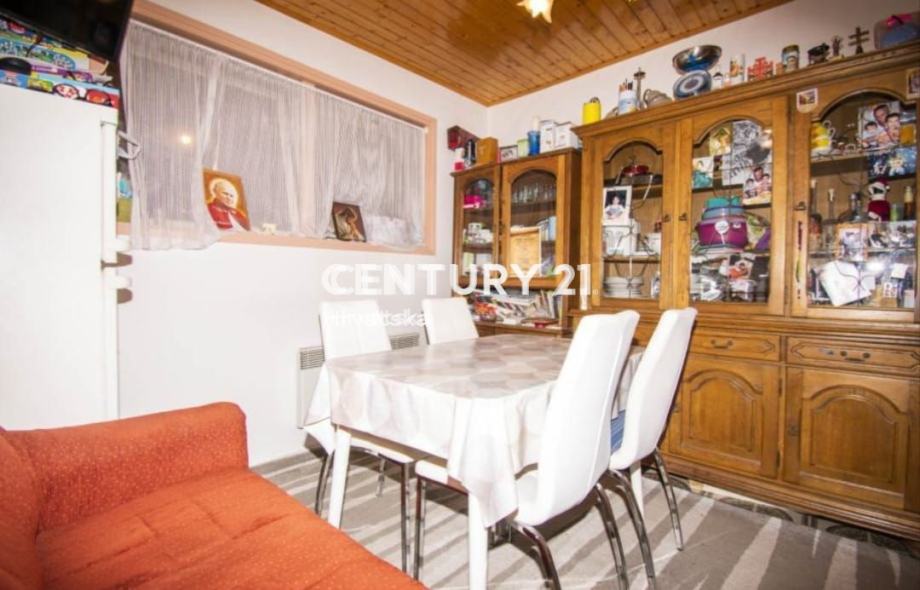 DVA MANJA STANA U CENTRU ŠIBENIKA (svaki po 35 M/2) (prodaja)