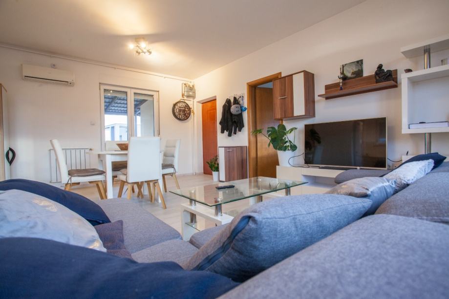 Prodaja stan 61 m2, sa terasom 34 m2 i VPM, novija gradnja (prodaja)