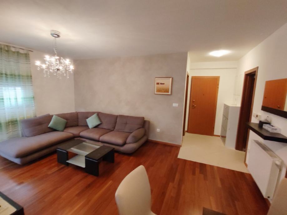 Prodaja stana (prodaja)