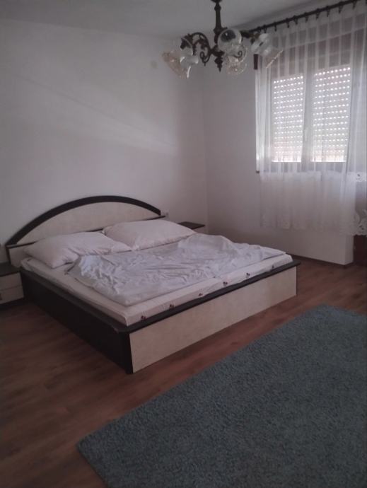 Prodaje se kuća (prodaja)