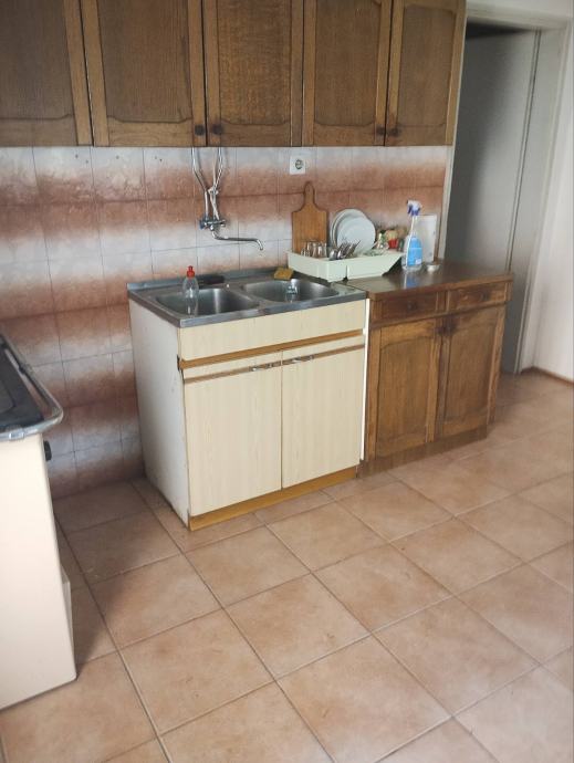 Prodaje se kuća (prodaja)