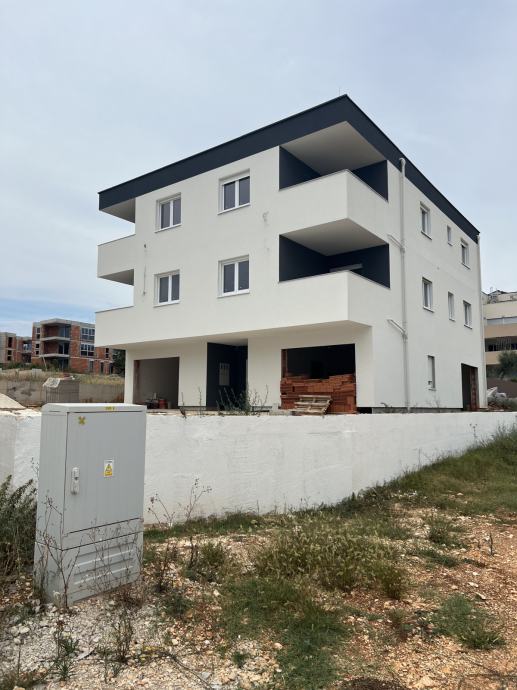 PRODAJE SE STAMBENA ZGRADA (prodaja)