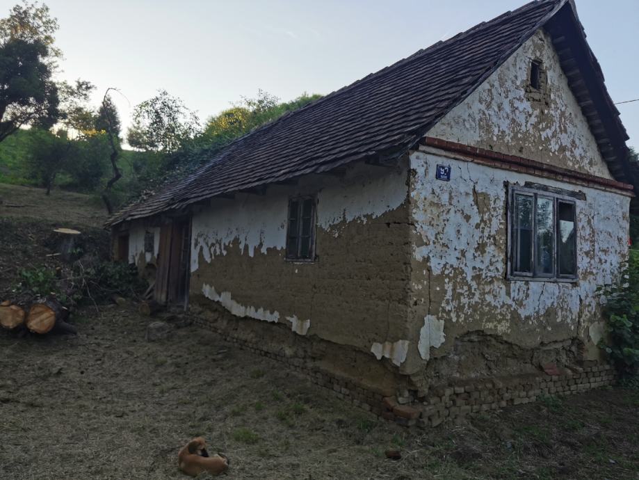 Prodaje se zemljiste i stara kuca