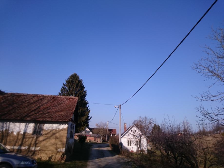 Prodaje se zemljiste i stara kuca