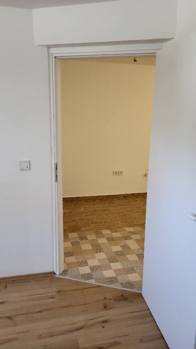 Prodajem stan u Samoboru (Perkovčeva) (prodaja)