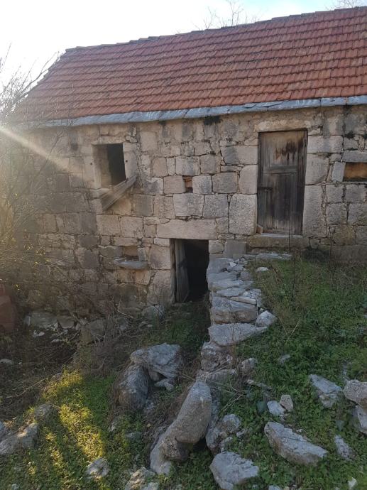 prodaja starih kamenih kuća i zemljišta