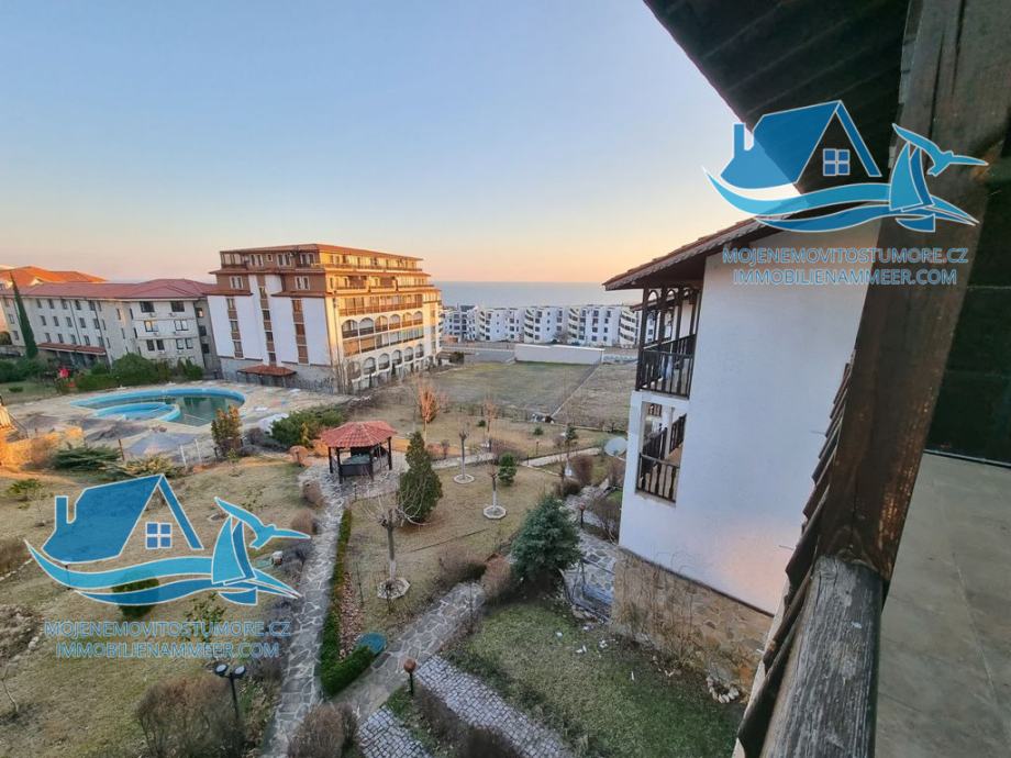 Prostran 3 sobe, sa pogledom na more, 300m od plaže, Sveti Vlas (prodaja)