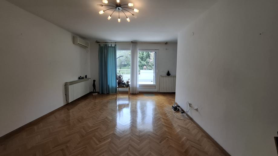 Pet-friendly, polunamješten, velika terasa, novija gradnja, Zeleni dol ...