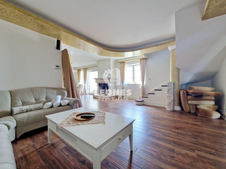 PRILIKA!!! Prostran dvoetažni stan u Umagu (prodaja)