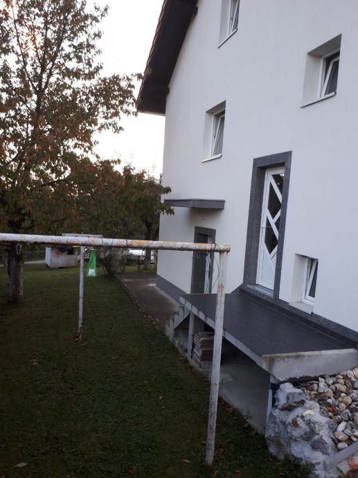 PROSTRANA KATNICA NA VELIKOJ PARCELI-ZELINA-KOD BAZENA (prodaja)