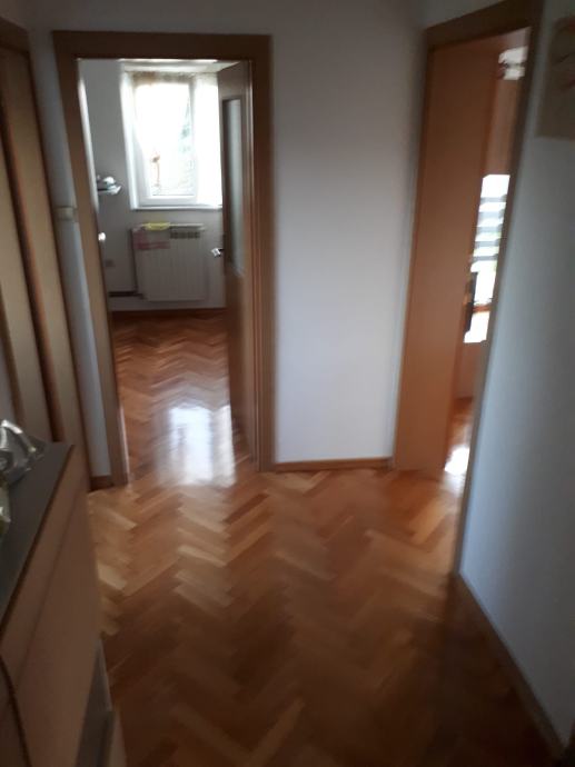 PROSTRANA KATNICA NA VELIKOJ PARCELI-ZELINA-KOD BAZENA (prodaja)