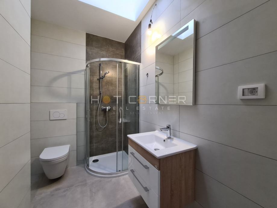 Prvi red do mora, lift, parking - STAN O (prodaja)