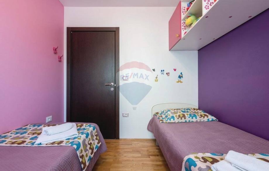 Pula,Jadreški - prizemnica sa garažom i bazenom (prodaja)