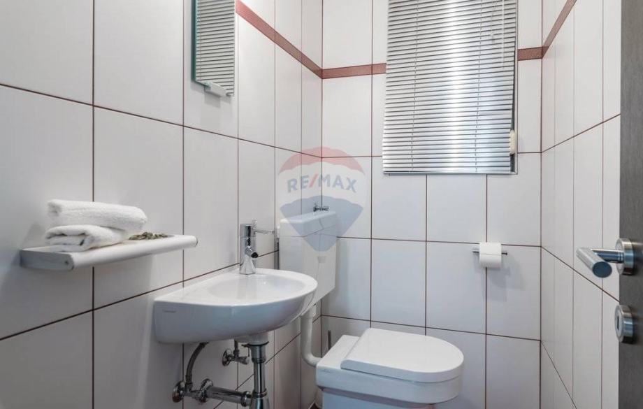 Pula,Jadreški - prizemnica sa garažom i bazenom (prodaja)