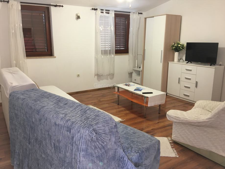 Pula - katnica u Valdebeku (prodaja)