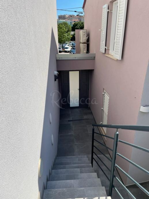 Pula, komforan dvosoban stan na prvom katu (prodaja)