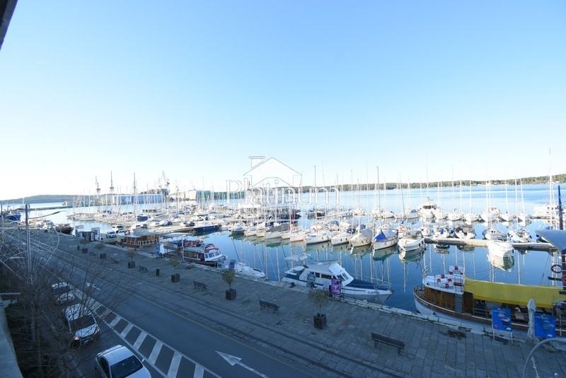 PULA RIVA STAN POGLED MORE, 60m2 1 SOBA, EXTRA (prodaja)