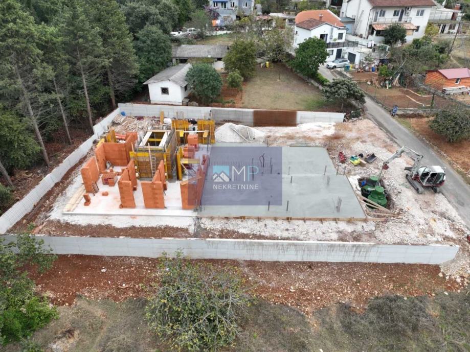 Pula, Šijana, penthouse na II. katu, vanjski parking + garaža (prodaja)