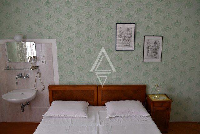 RAB, CENTAR, KAMENA VILA (prodaja)