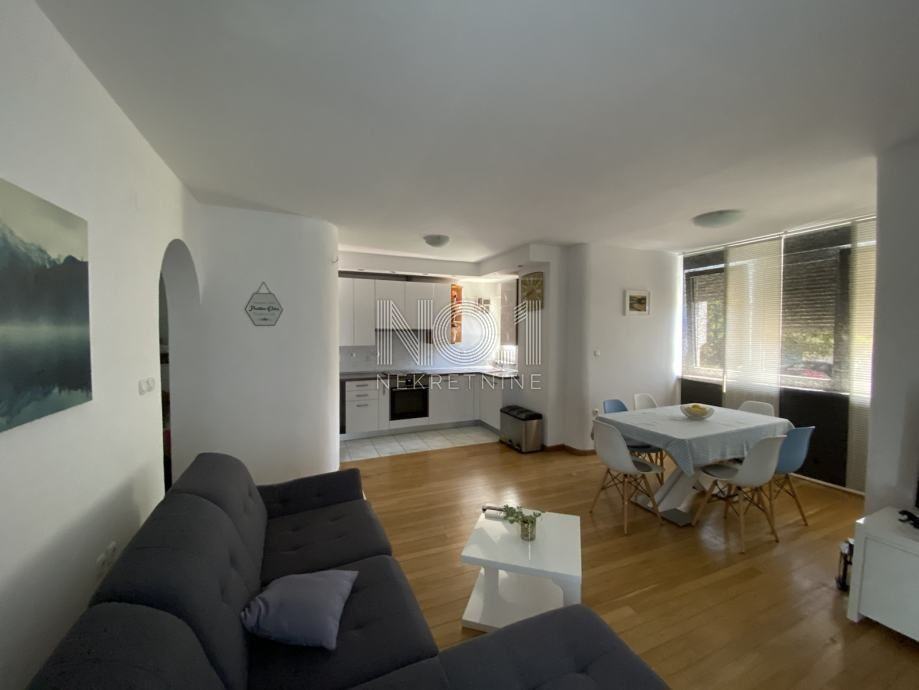 Rab - novouređeni stan na Palitu (prodaja)