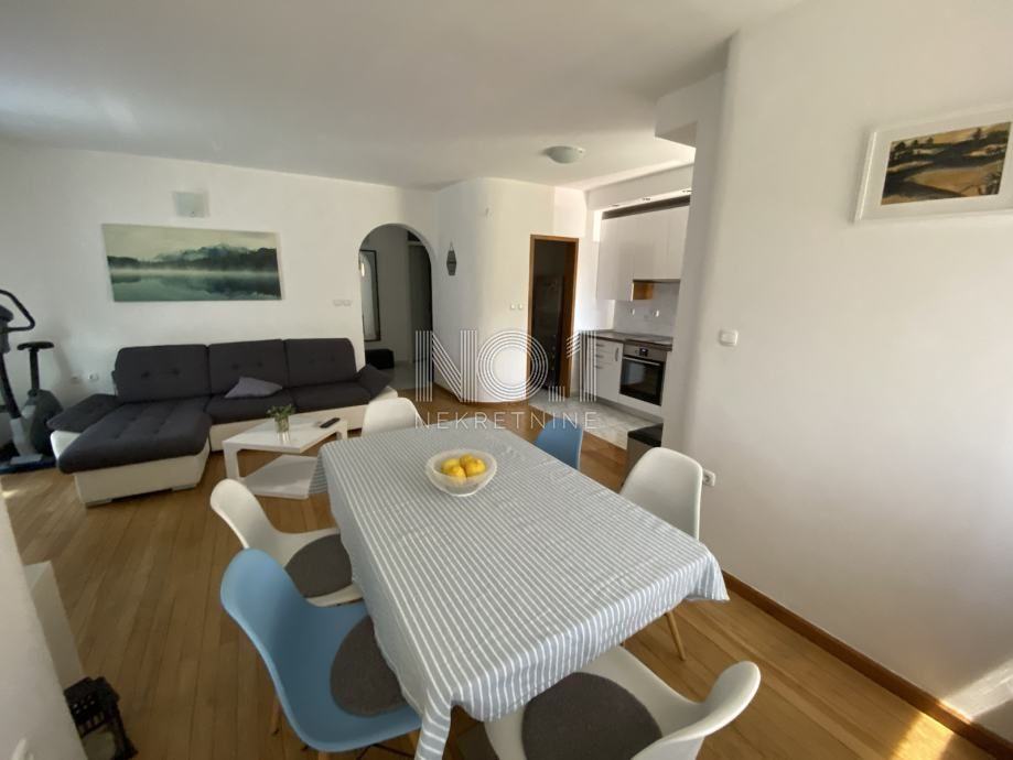 Rab - novouređeni stan na Palitu (prodaja)