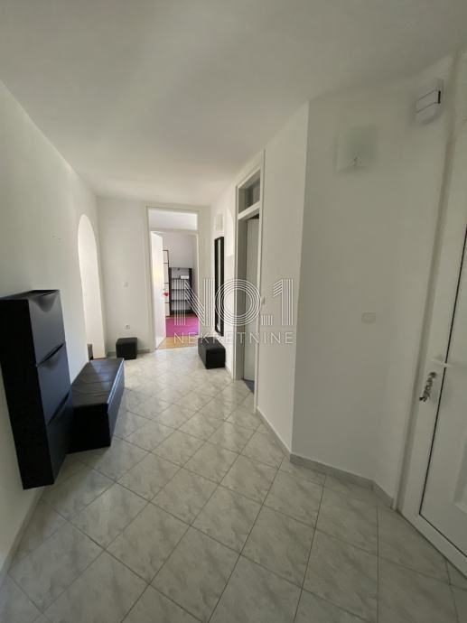 Rab - novouređeni stan na Palitu (prodaja)