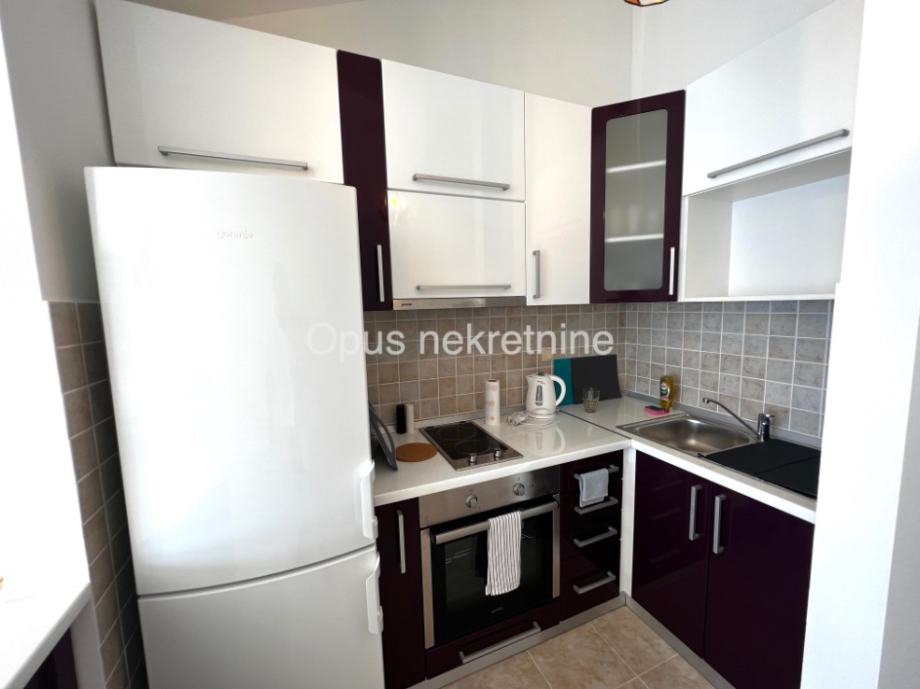 RADALJ, KLEK- kuća sa 3 namještena apartmana,prvi red do mora PRODANO ...