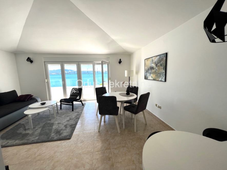 RADALJ, KLEK- kuća sa 3 namještena apartmana,prvi red do mora PRODANO ...