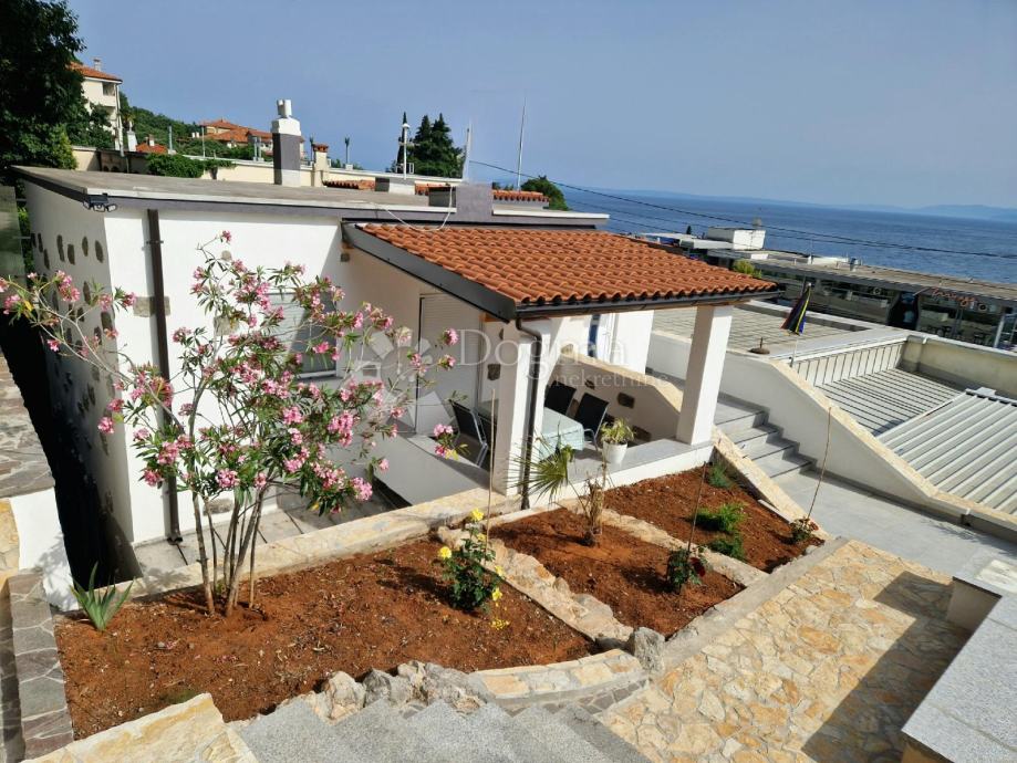 Rajski kutak: Kuća s bazenom i potpunom privatnošću! (prodaja)