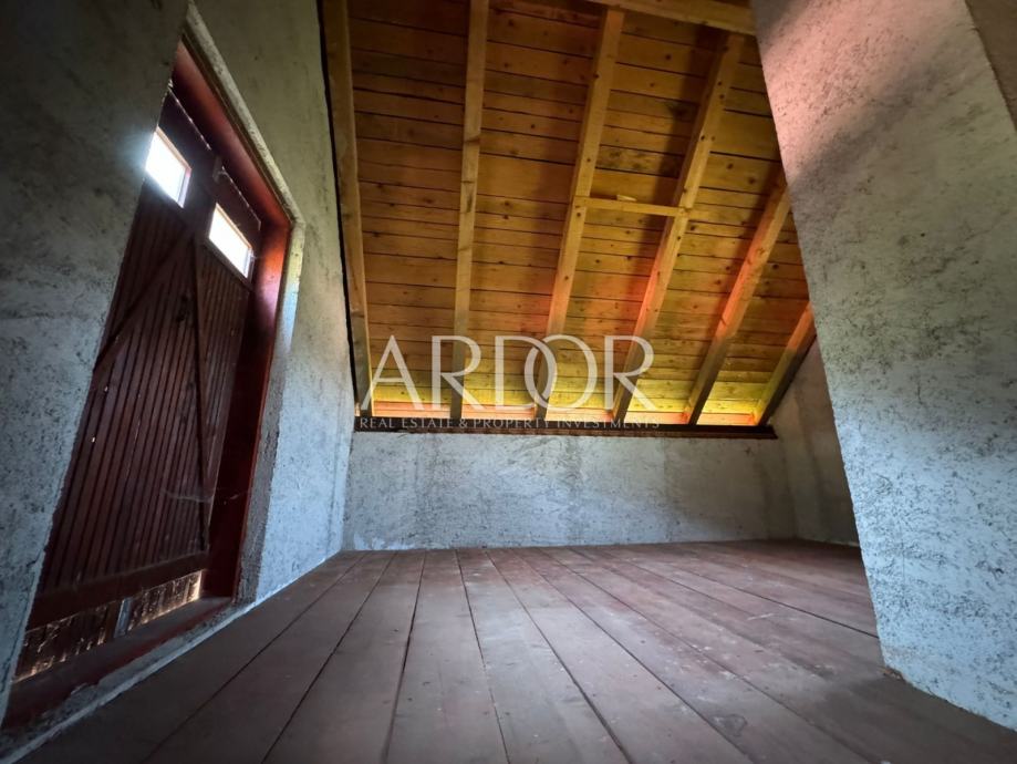 Razloge, izvor rijeke Kupe, dvije kućice za prodaju (prodaja)