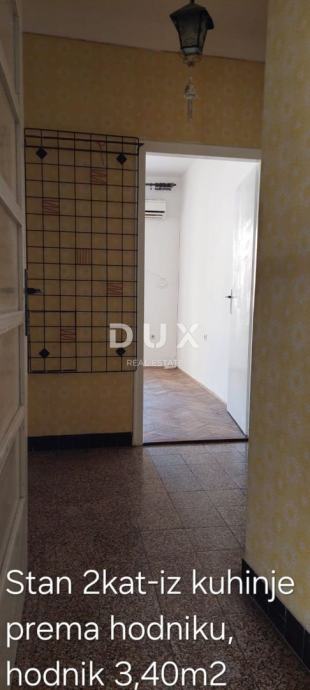 RIJEKA, BAKAR - kuća samo 43 metra udaljena od mora + garaža za 3 auto ...