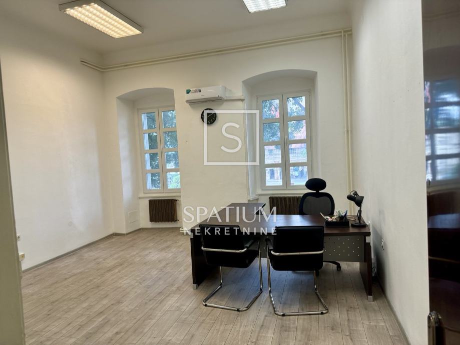 RIJEKA, CENTAR, URED 28 m2 (iznajmljivanje)