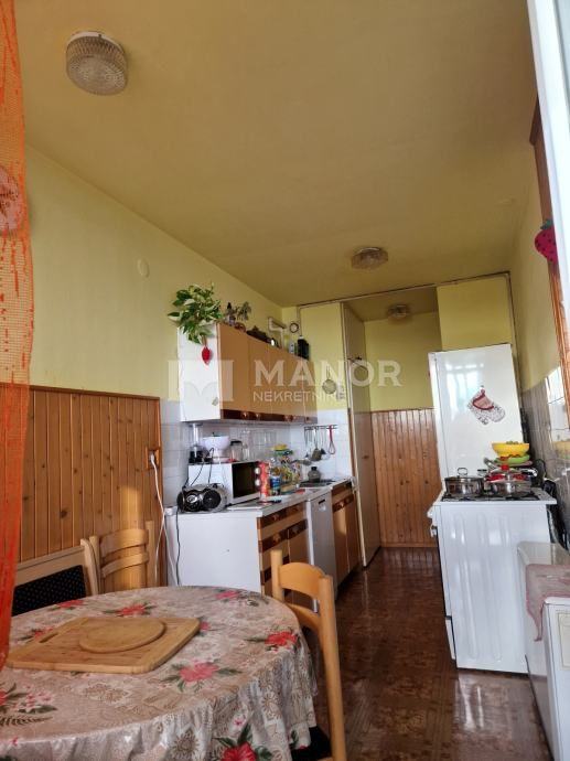 RIJEKA, DONJI ZAMET - 3S+DB stan, pogled na more, nova fasada i stolar ...