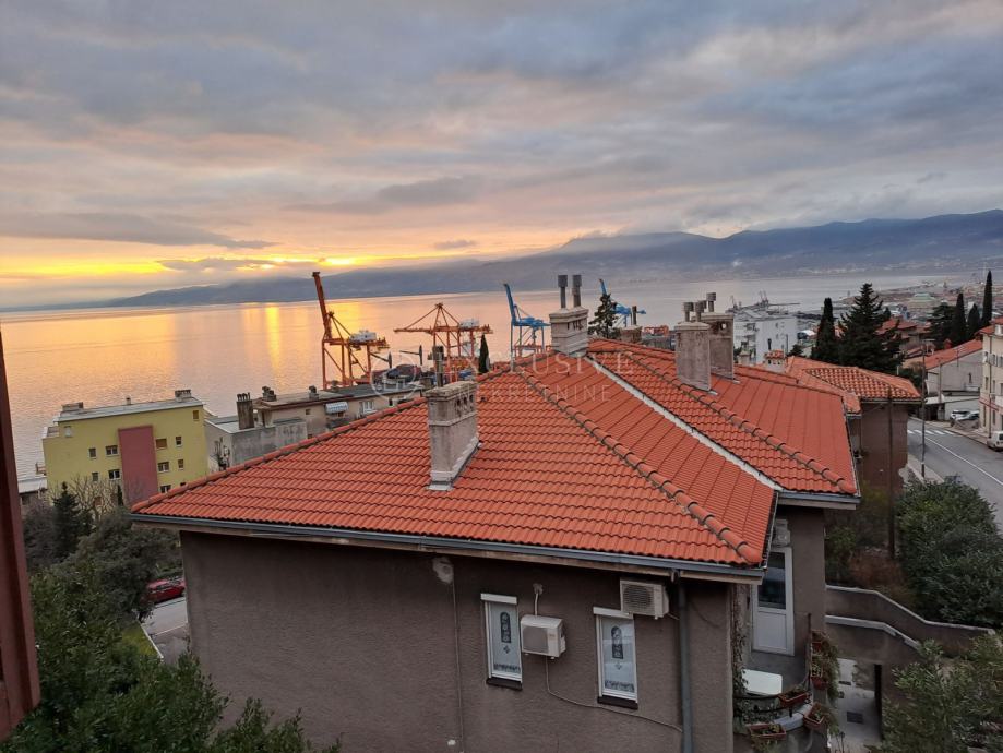Rijeka, Krimeja, 3s+db 87m2 s pogledom na more (prodaja)