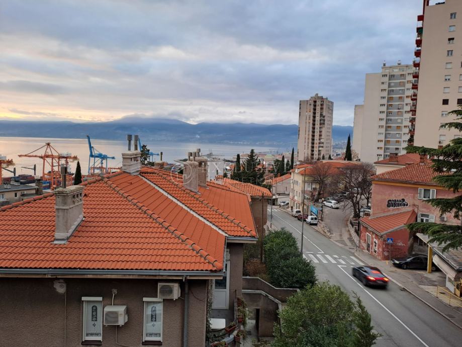 Rijeka, Krimeja, 3s+db 87m2 s pogledom na more (prodaja)