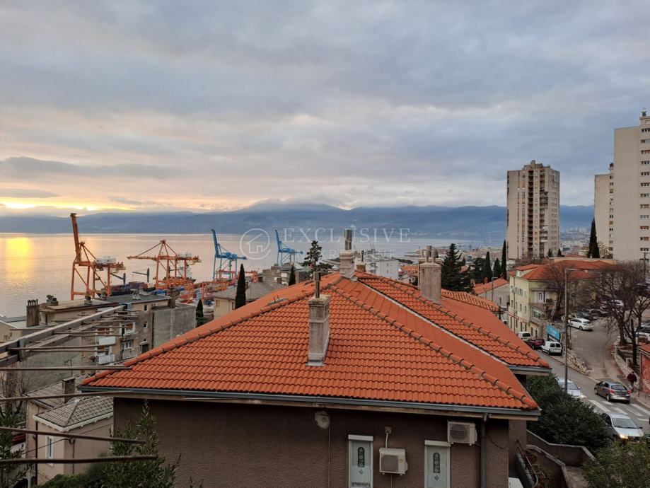 Rijeka, Krimeja, 3s+db 87m2 s pogledom na more (prodaja)