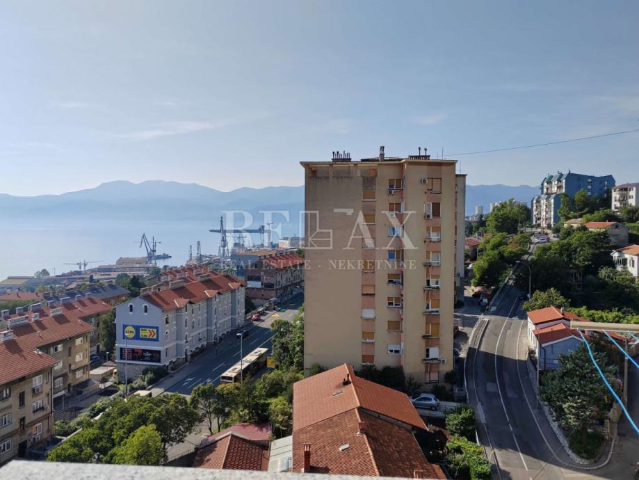 RIJEKA, KRNJEVO-Stan s pogledom na more i prirodu (prodaja)