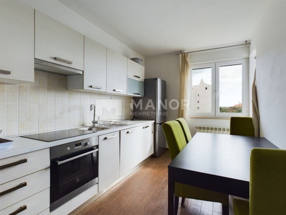 RIJEKA, MARČELJEVA DRAGA - SAMO KOD NAS! Adaptiran 3S KL stan, 2 balko ...